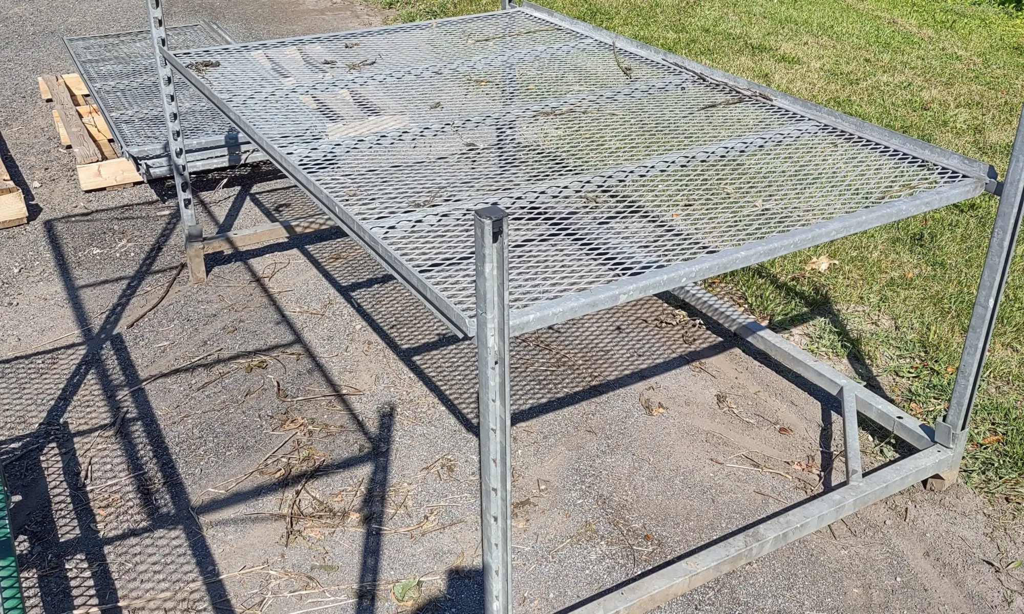 Heavy large display bench – Burt's Greenhouses